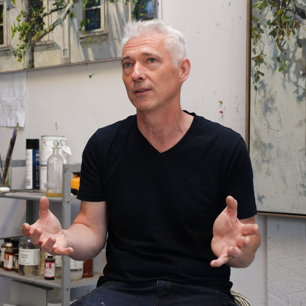 Extraordinary art stories